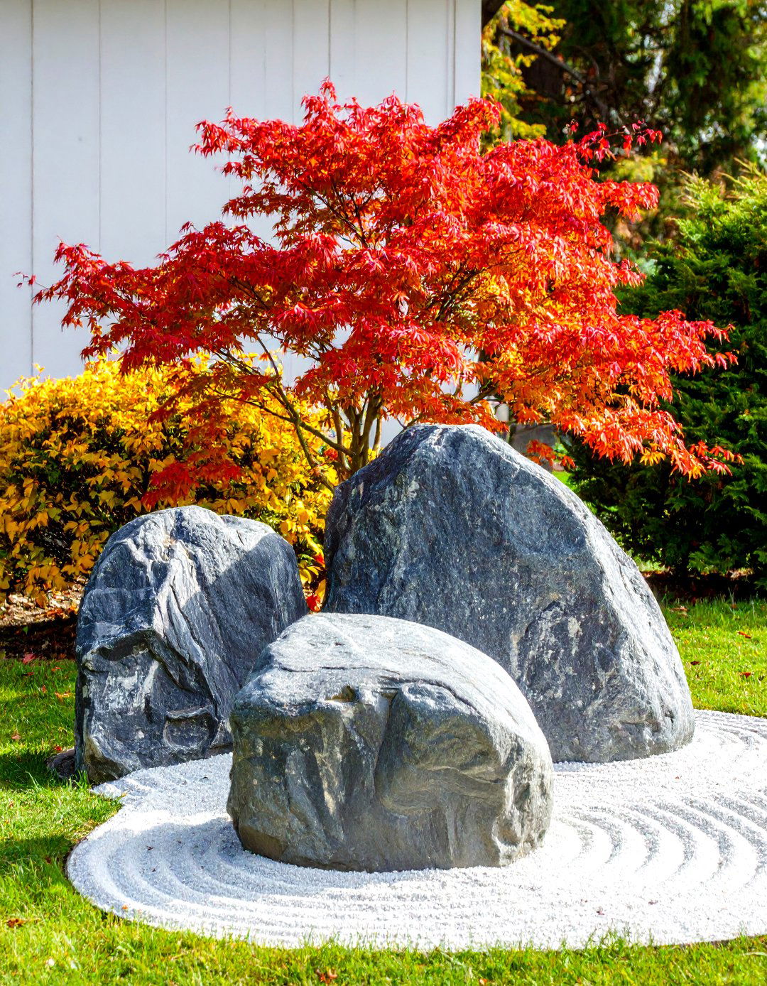 30 Front Yard Boulder Landscape Design Ideas for Grit - We Love Home Blog